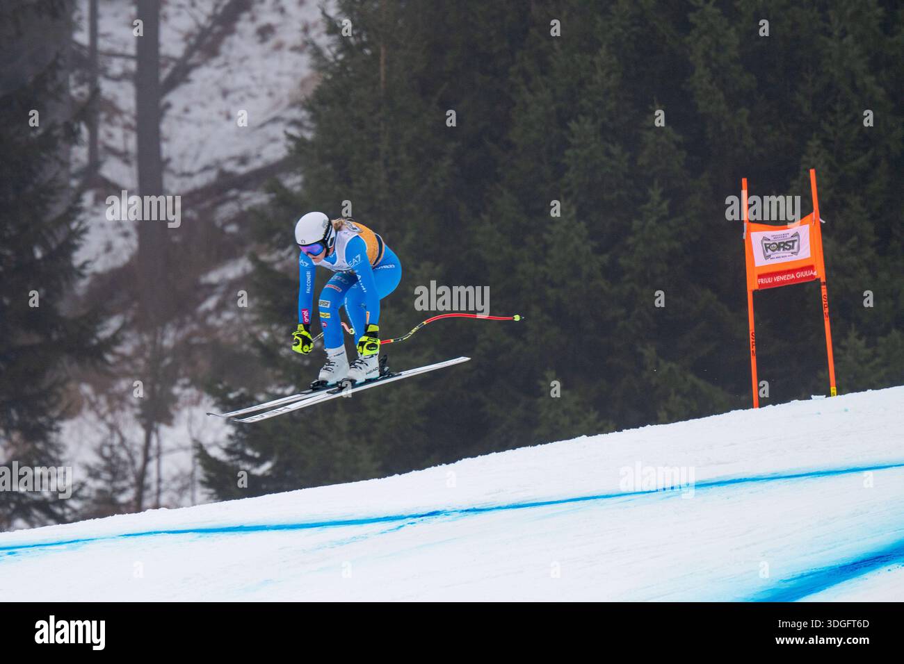 Tarvisio, Italy. 17th Jan, 2026. Laura Pirovano (ITA) jumps on the ...