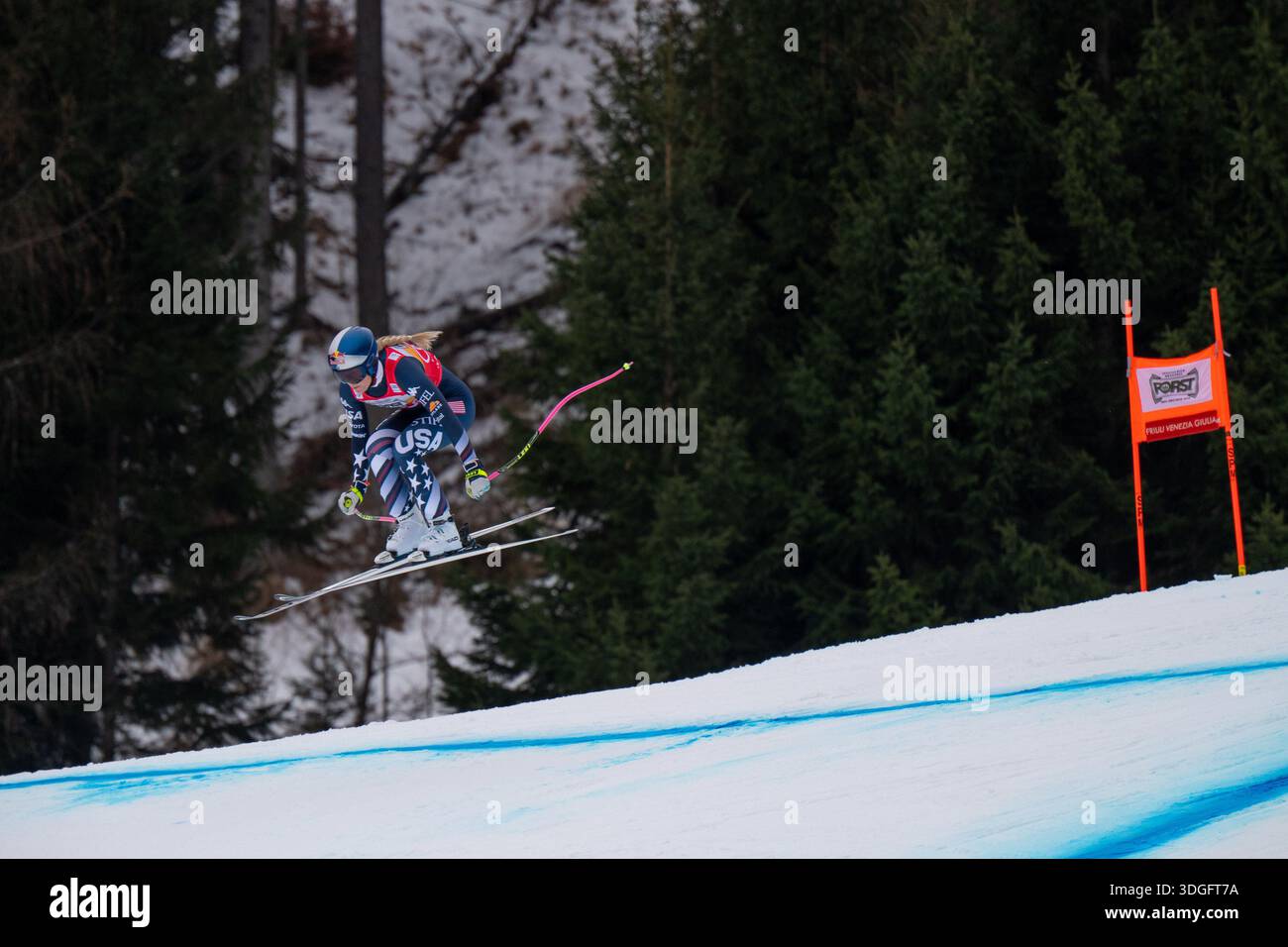 Tarvisio, Italy. 17th Jan, 2026. Lindsay Vonn (USA) jumps on the ...