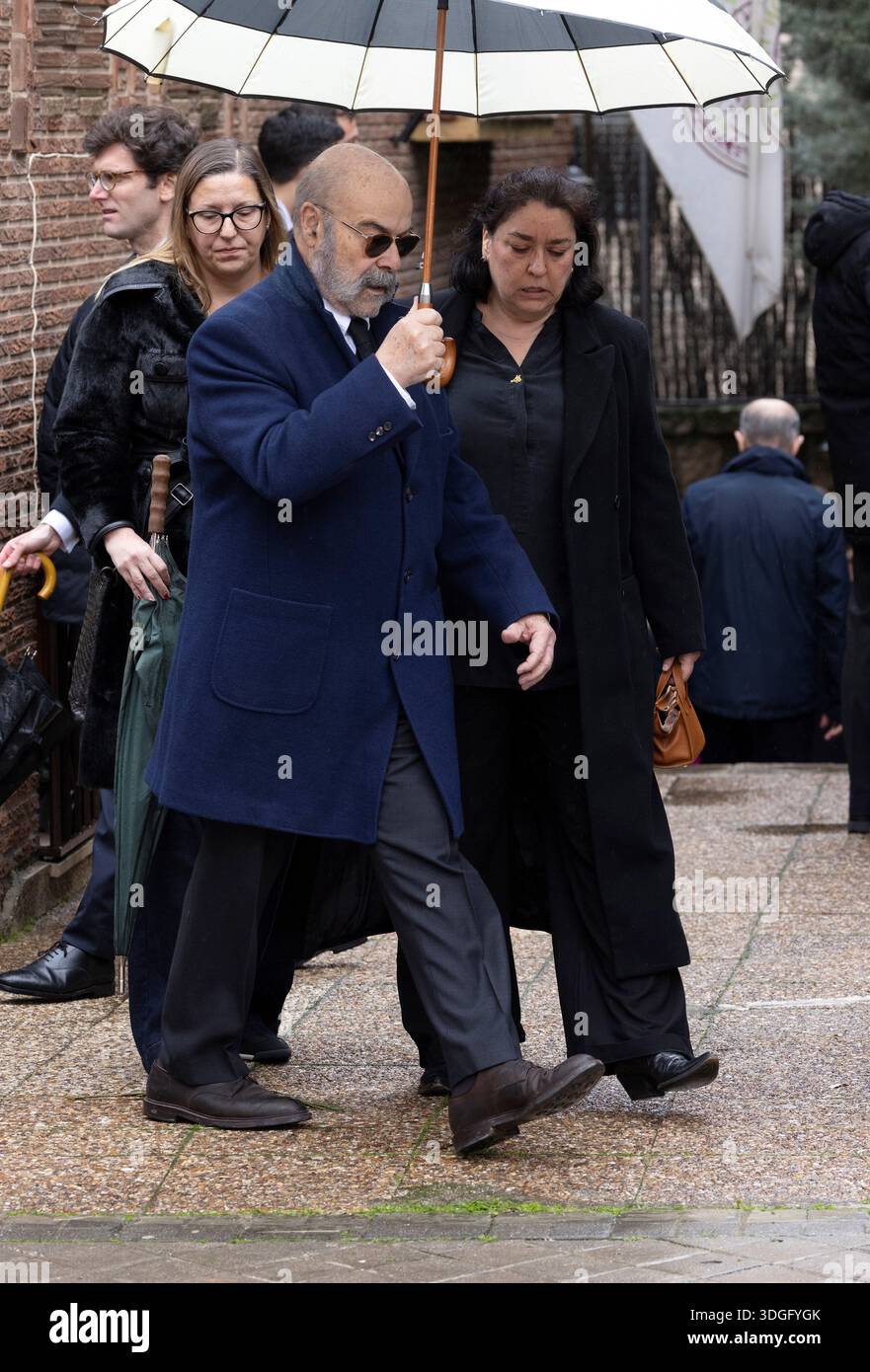 Antonio Resines and his wife, Marisol de Mateo, leave the Greek ...