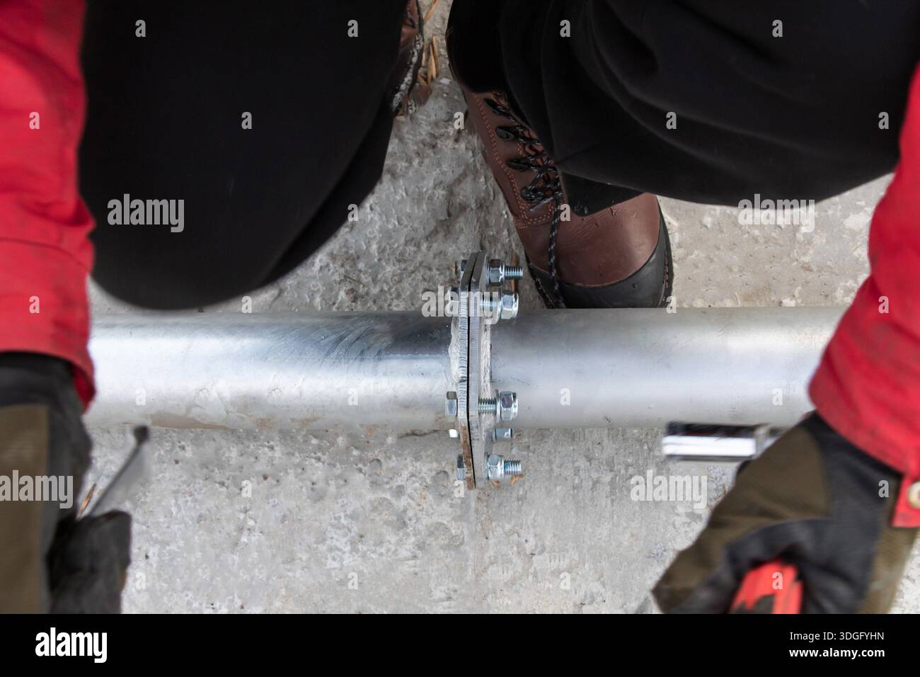 Mechanics hands bolt nut hi-res stock photography and images - Alamy