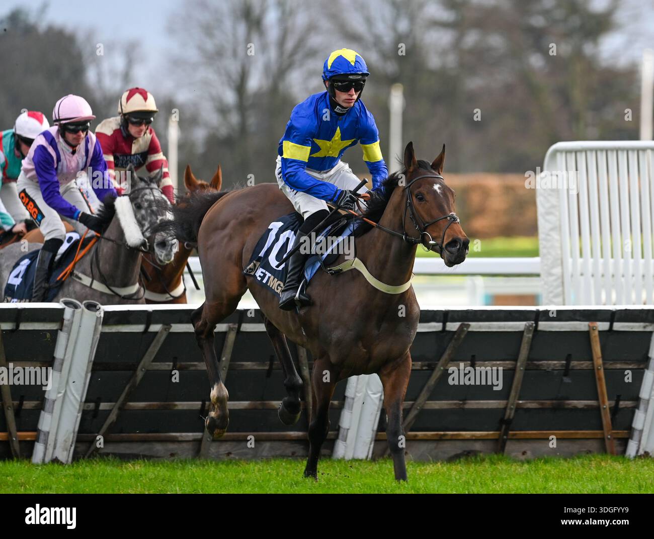 Ascot, UK. 17 January, 2026. Winston Junior ridden by Harry Cobden and ...