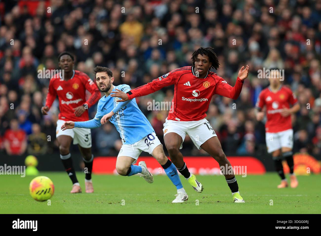 Old Trafford, Manchester, UK. 17th Jan, 2026. Premier League Football ...