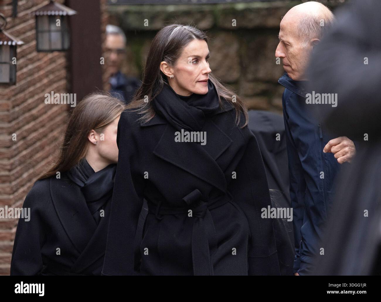 Queen Letizia and her daughter, Princess Leonor, leave the Greek ...