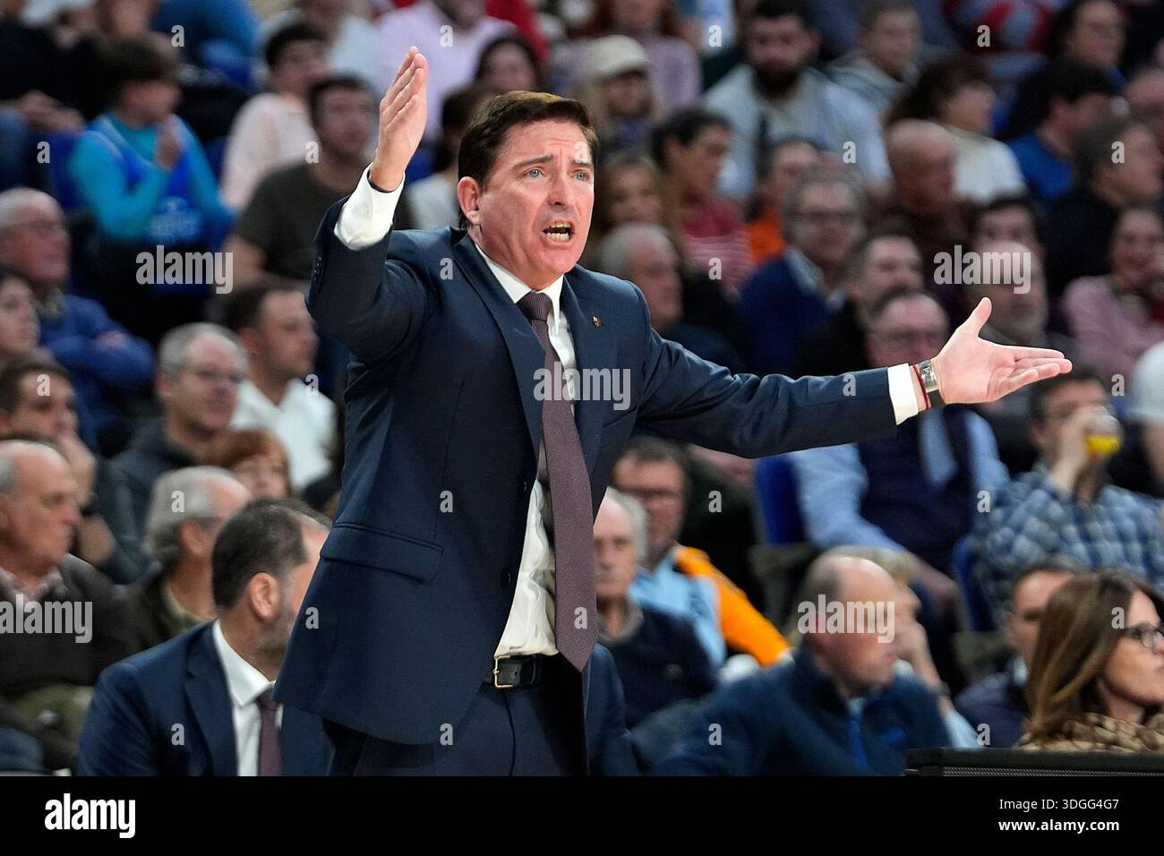 Madrid, Spain. 16th Jan, 2026. FC Barcelona's coach Xavi Pascual during ...