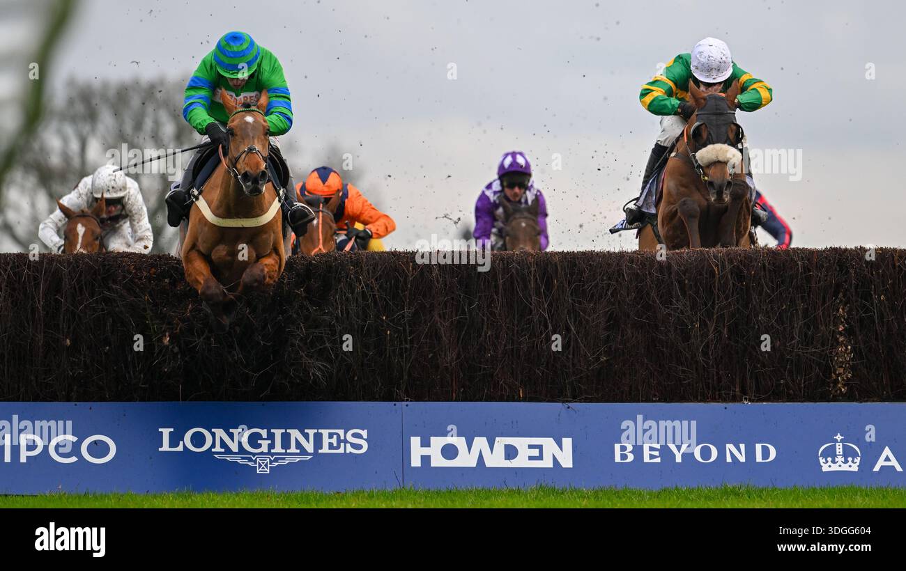 Ascot, UK. 17 January, 2026. The Jukebox Kid (left) ridden by Ben Jons ...