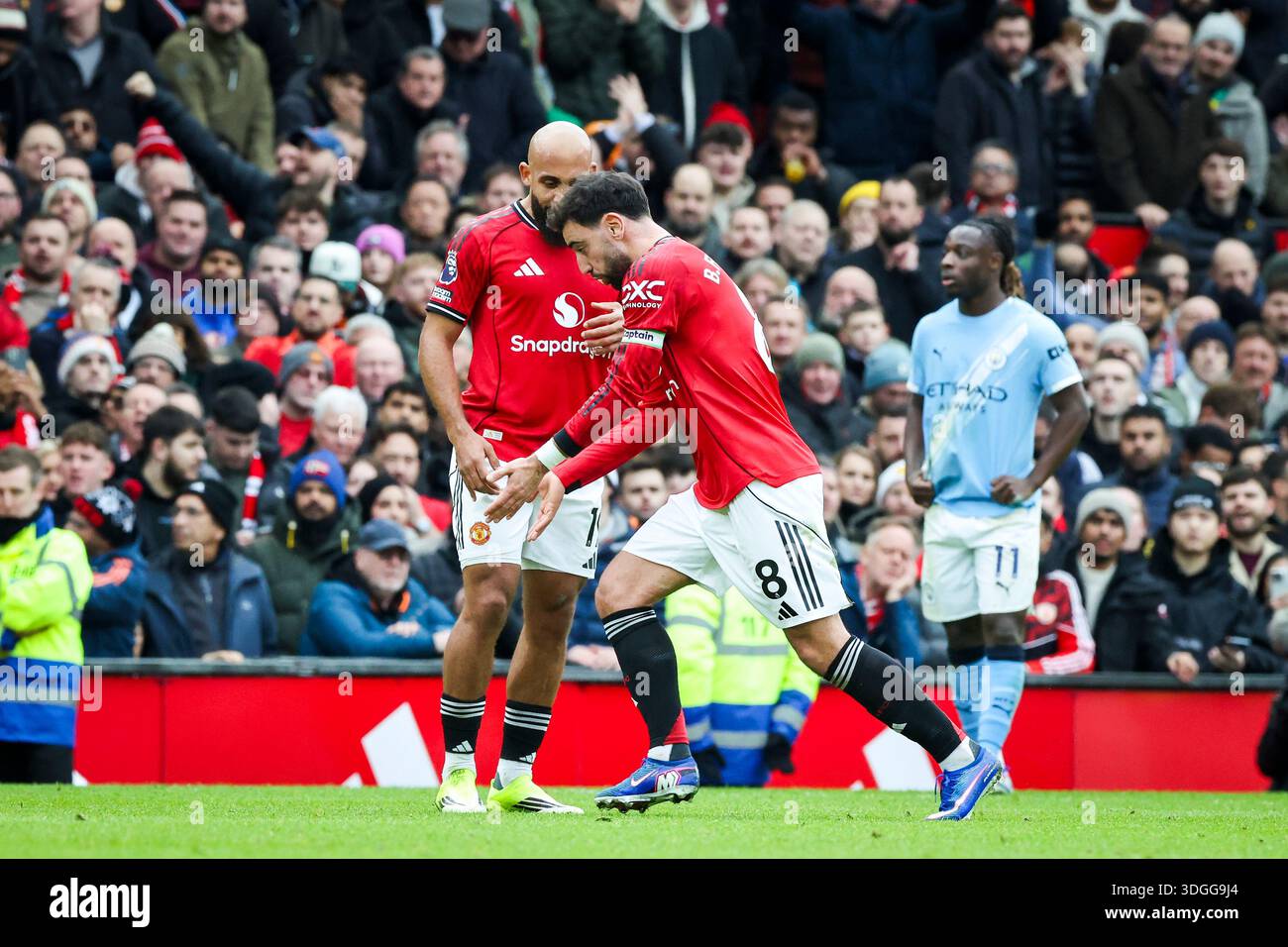 Manchester, UK. 17th Jan, 2026. Manchester United midfielder Bruno ...