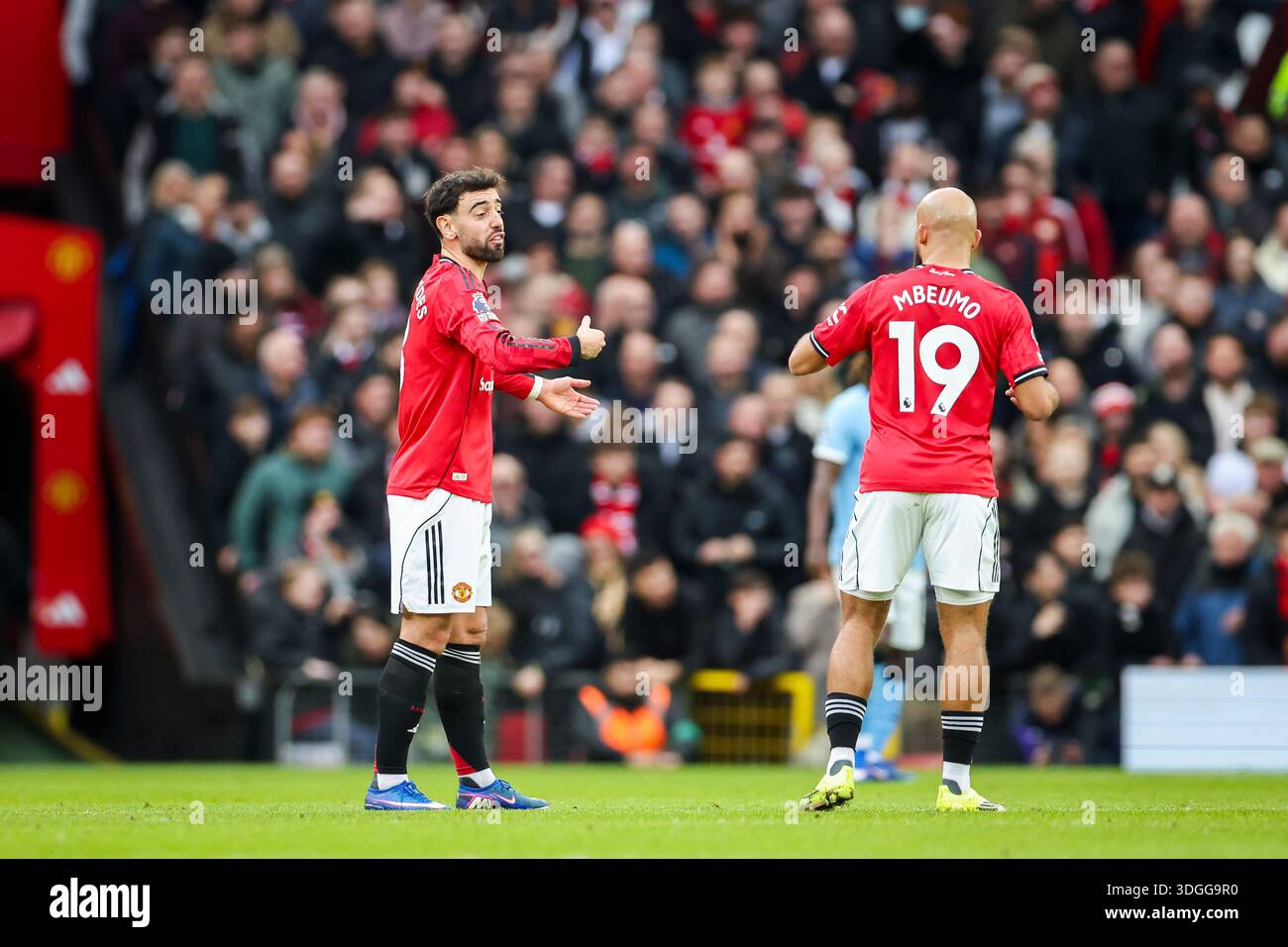 Manchester, UK. 17th Jan, 2026. Manchester United midfielder Bruno ...