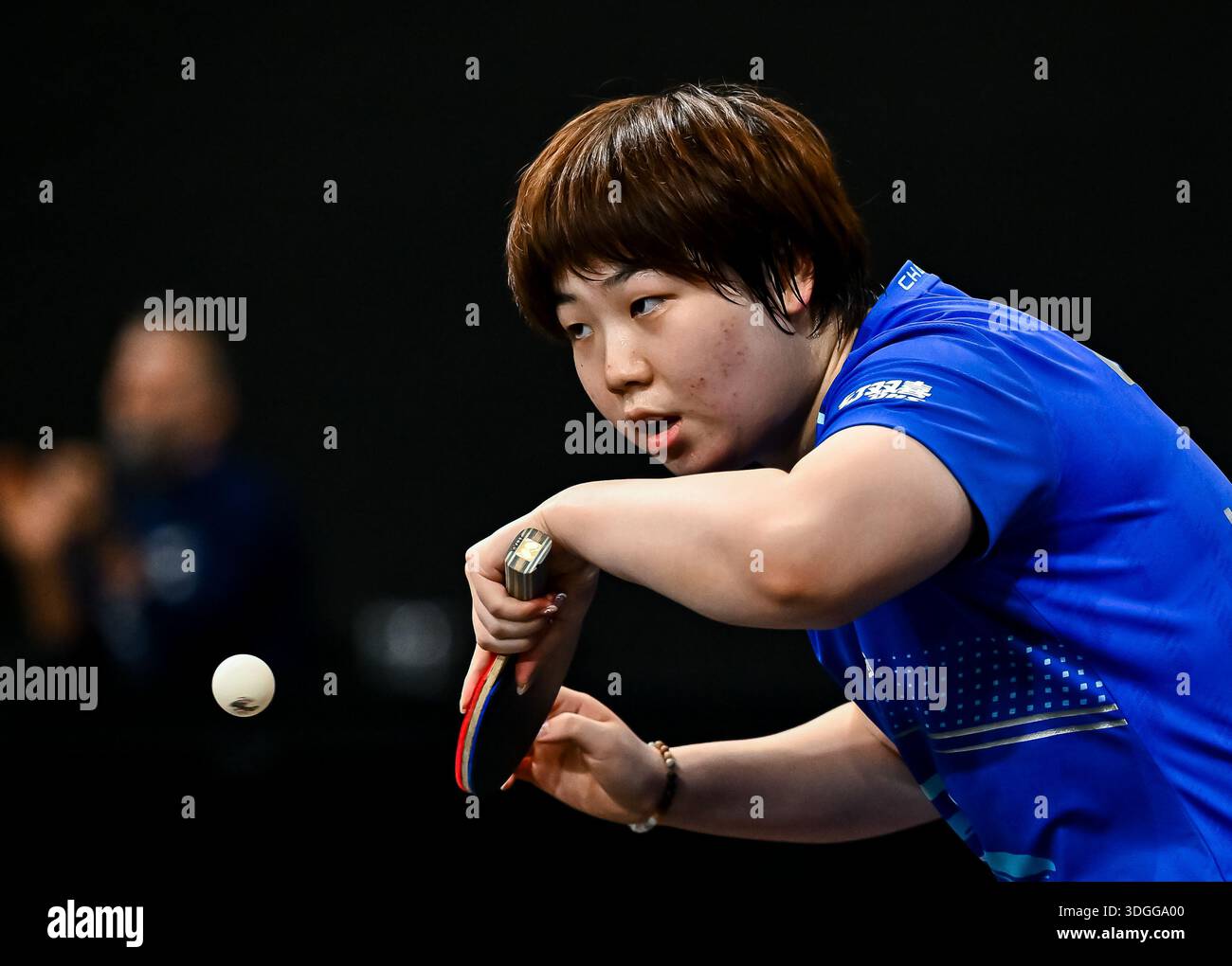Doha, Qatar. 17th Jan, 2026. Kuai Man of China competes against Hitomi ...