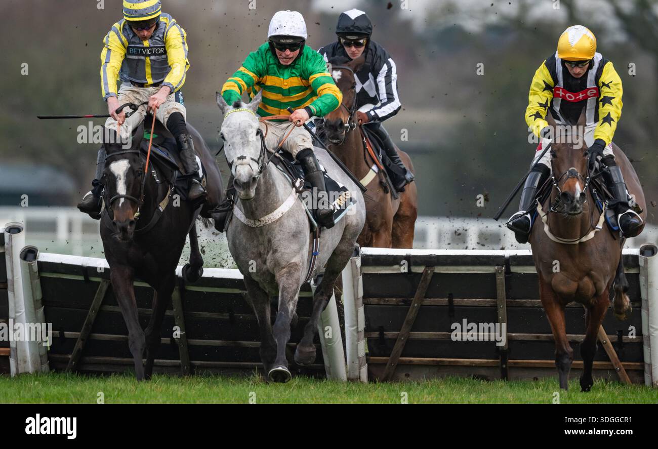 Ascot, UK, Saturday 17th January 2026; Ooh Betty and jockey Ben Jones ...
