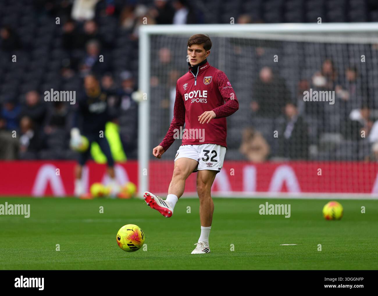 Tottenham Hotspur Stadium, London, UK. 17th Jan, 2026. Premier League ...