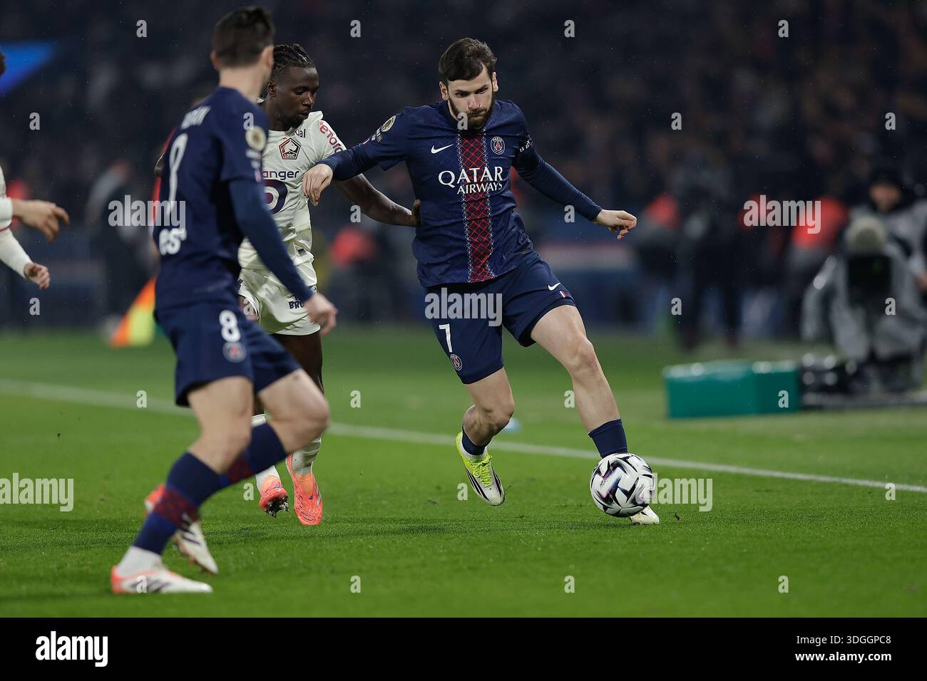 Paris, Frankreich. 16th Jan, 2026. FBL-FRA-LIGUE1-Paris Saint Germain ...
