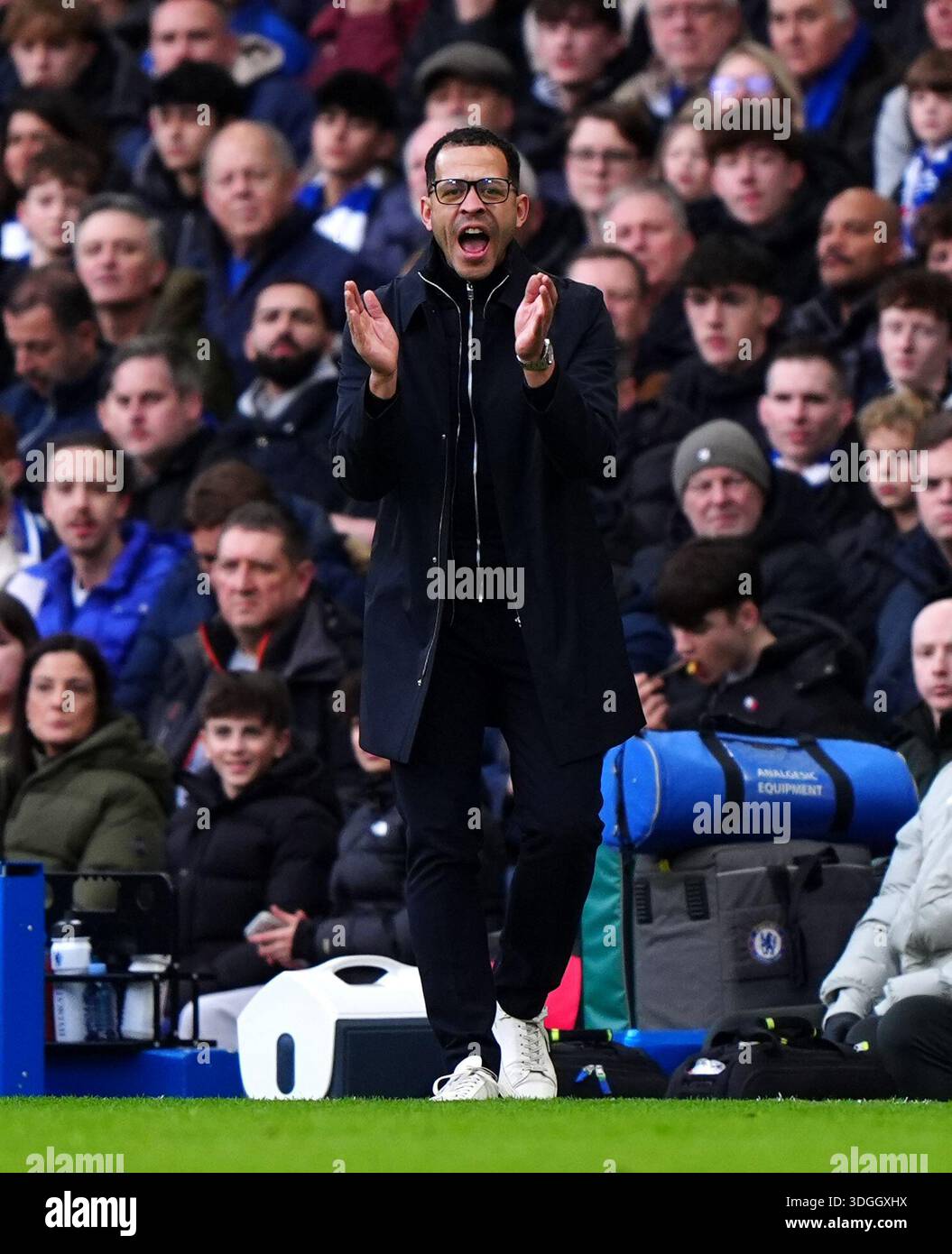 Chelsea manager Liam Rosenior on the touchline during the Premier ...