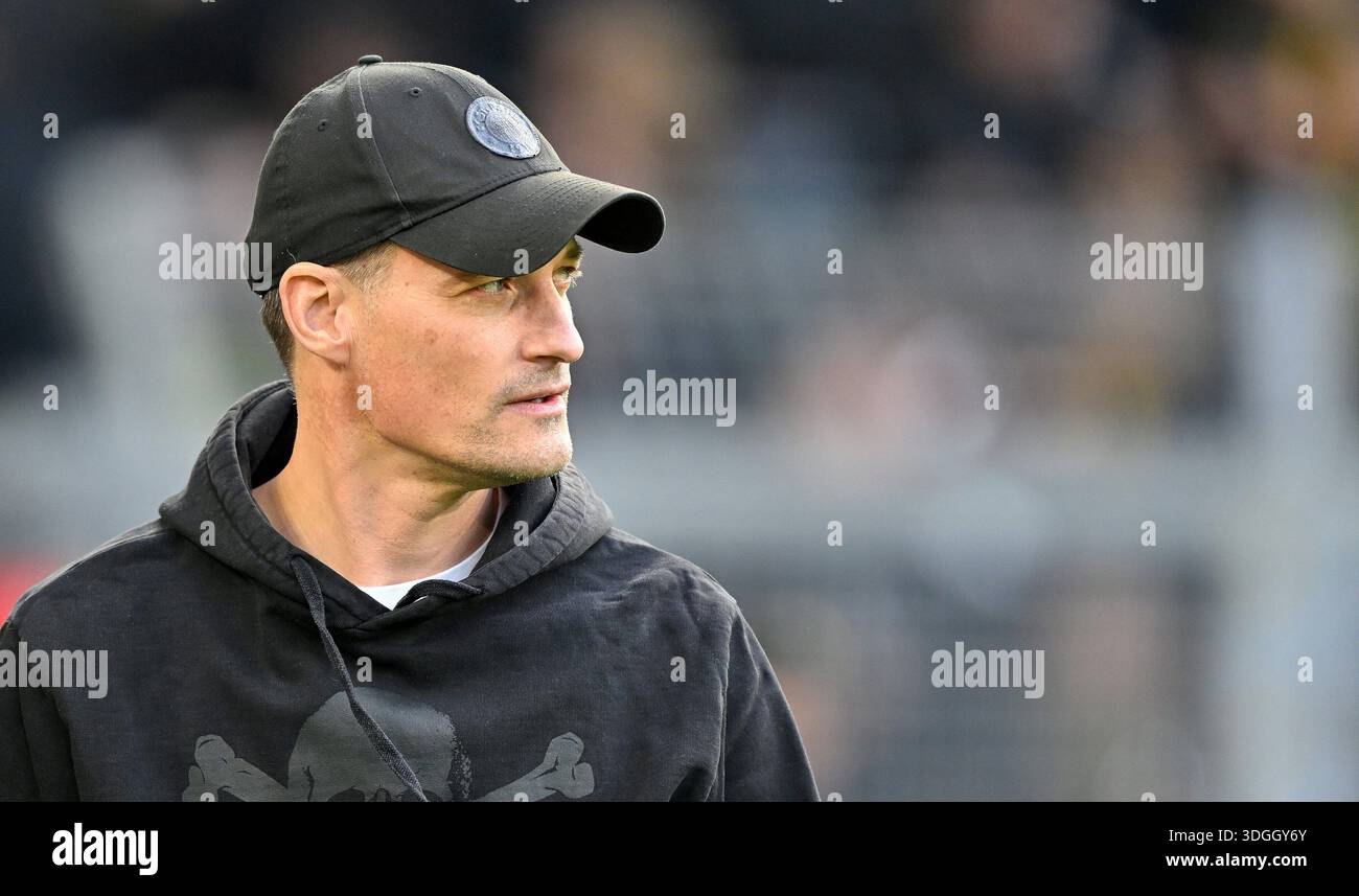 Trainer [coach] Alexander Blessin (St. Pauli) Dortmund, January 17 ...