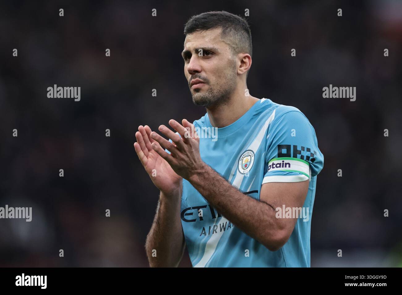 Manchester, UK. 17th Jan, 2026. Rodrigo of Manchester City applauds the ...