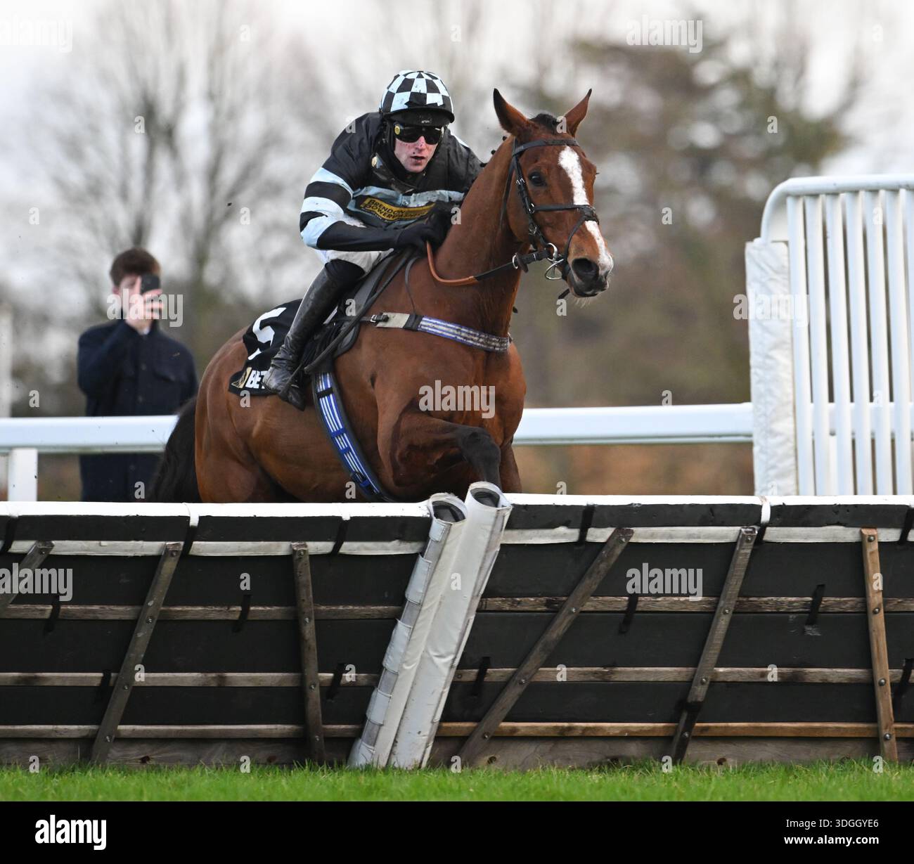 Ascot, UK. 17 January, 2026. Came From Nowhere ridden by Lorcan ...