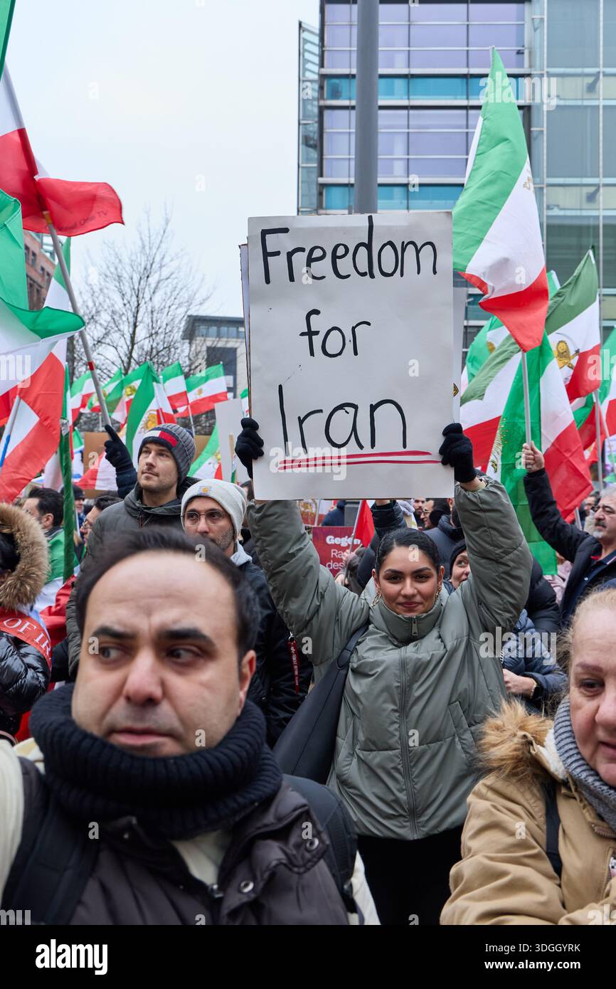 Hamburg, Germany. 17th Jan, 2026. A participant in the No to the ...