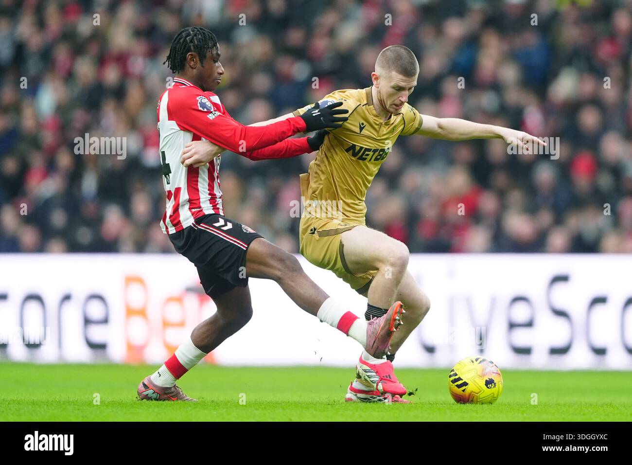 Sunderland's Romaine Mundle (left) and Crystal Palace's Adam Wharton ...
