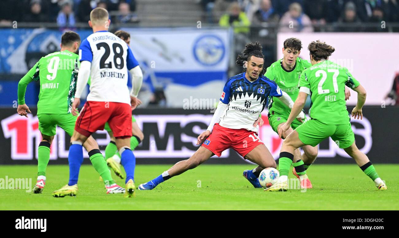 from left Damion Downs (HSV Hamburg), Philipp Sander, Rocco Reitz ...