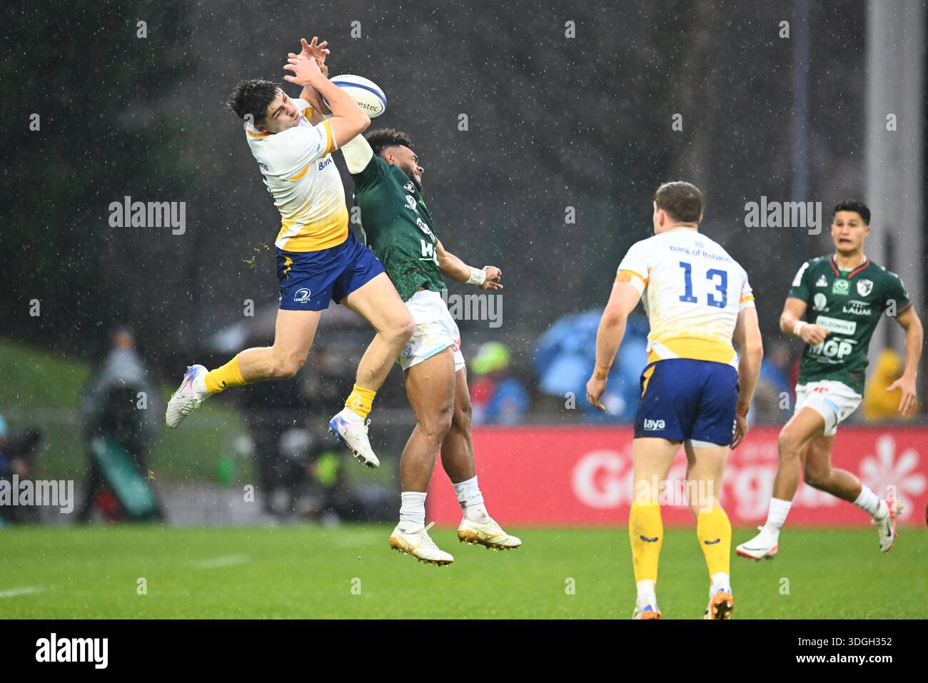 Sireli Maqala of Aviron Bayonnais and Jimmy O'Brien of Leinster during ...