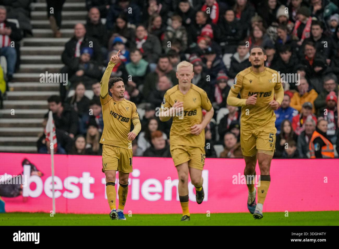 Yéremi Pino of Crystal Palace celebrates his goal to make it 0-1 during ...