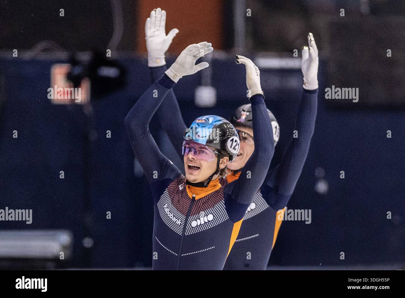 TILBURG - Melle van 't Wout (NED) celebrates victory in the 500-meter ...