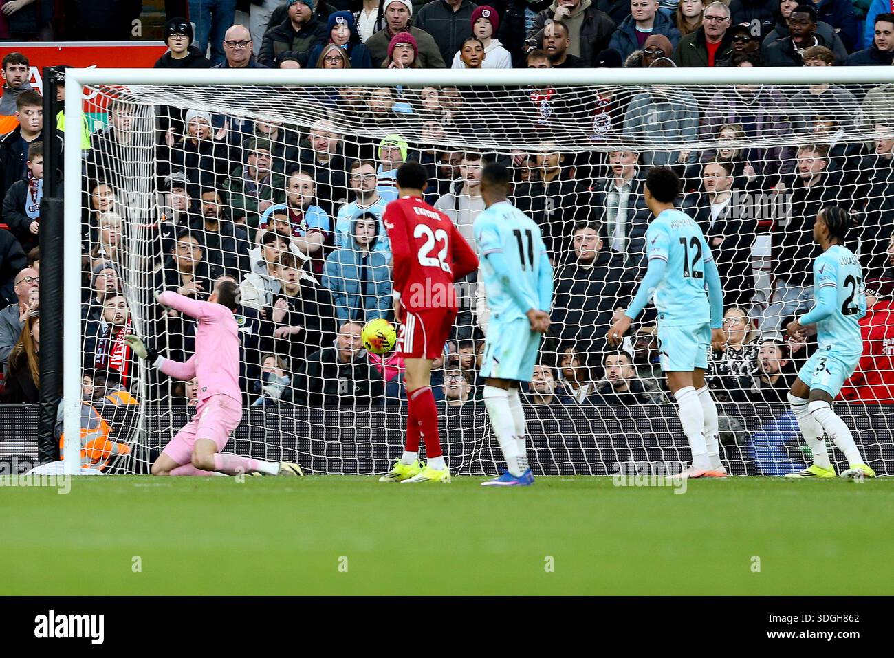 Liverpool, UK. 17th Jan, 2026. Martin Dubravka, the burnley goalkeeper ...