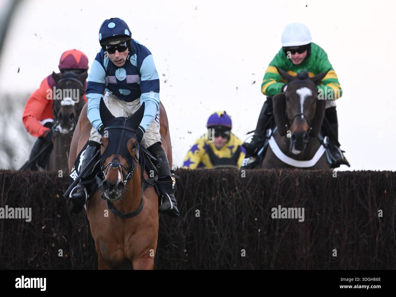 Ascot, UK. 17 January, 2026. Thistle Ask and Jonbon during The BetMGM ...