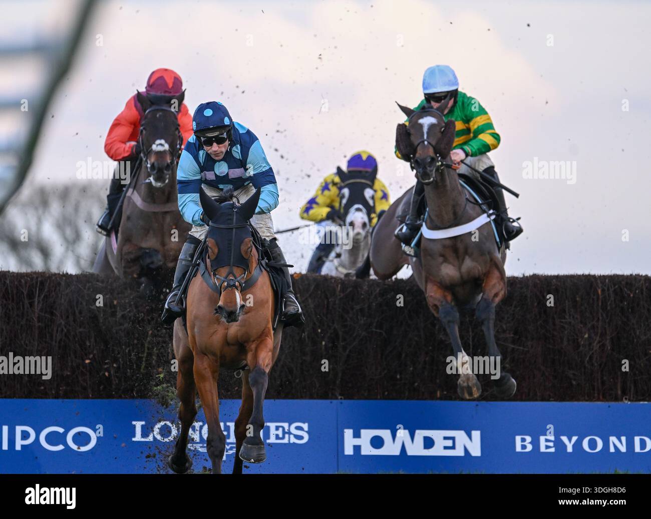 Ascot, UK. 17 January, 2026. Thistle Ask and Jonbon during The BetMGM ...