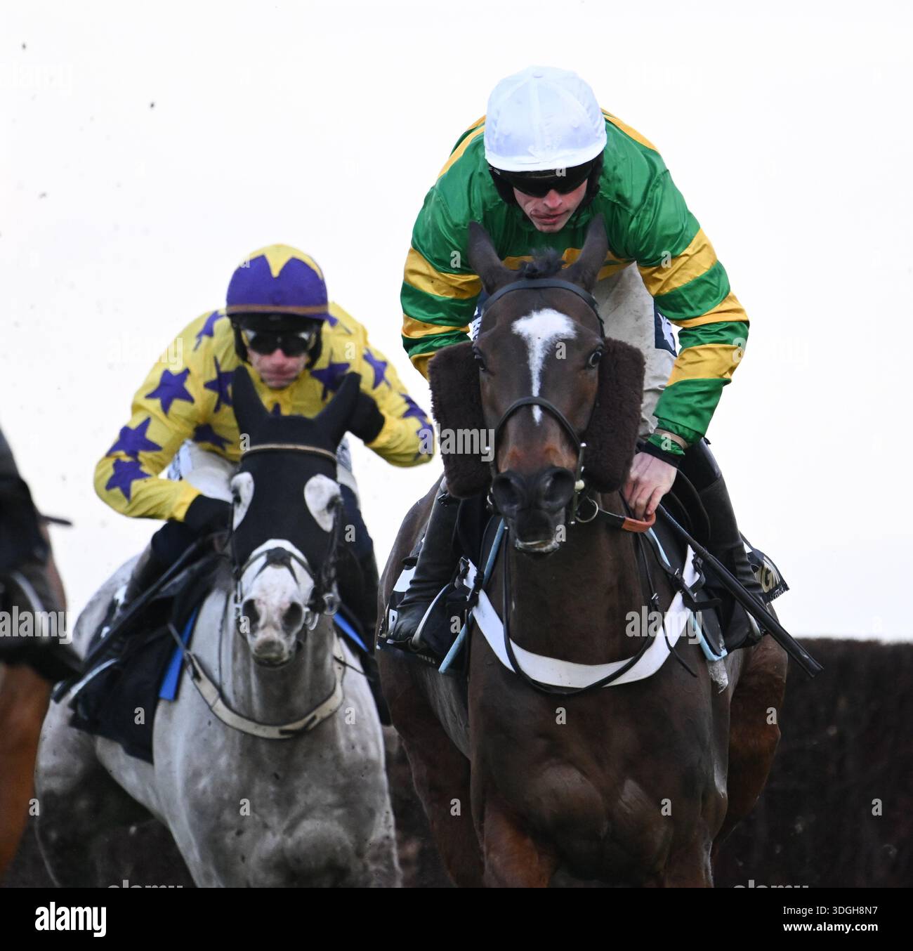 Ascot, UK. 17 January, 2026. Jonbon ridden by James Bowen with Il Etait ...