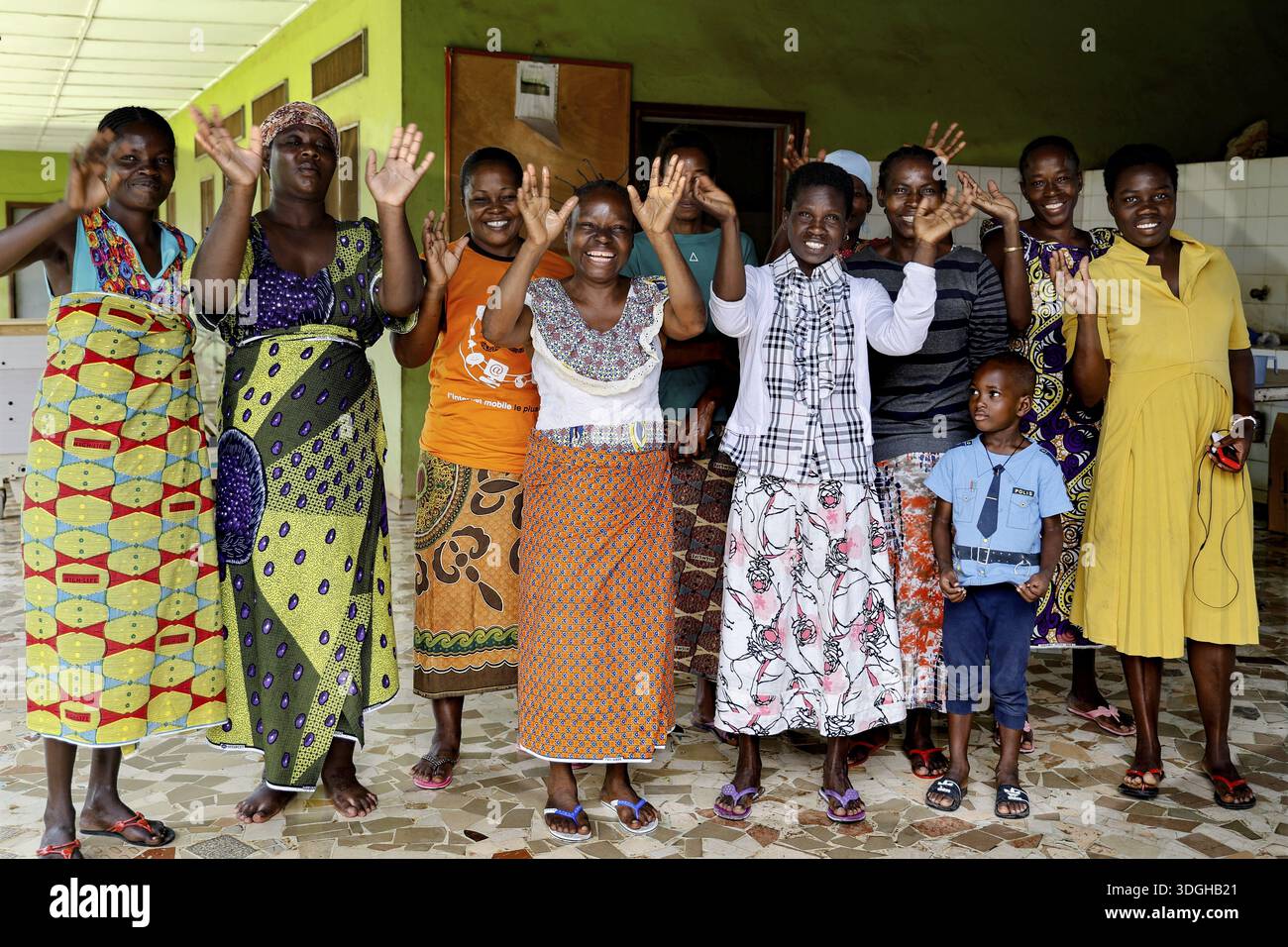 Happy group of woman and a child posing smiling for a group photo ...