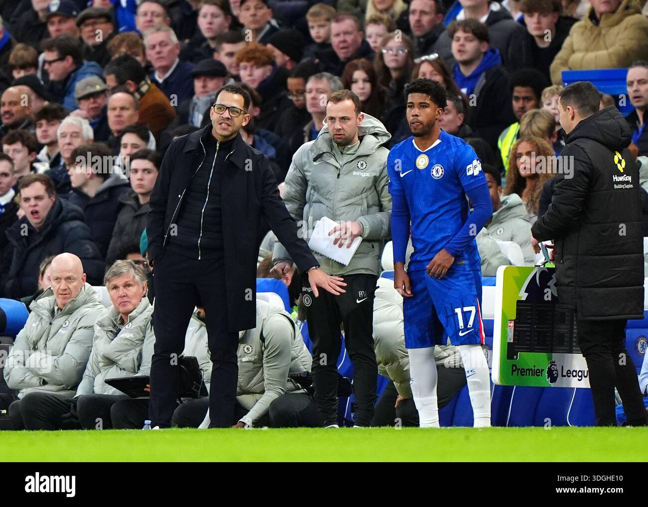 Chelsea manager Liam Rosenior and Chelsea's Andrey Santos on the ...