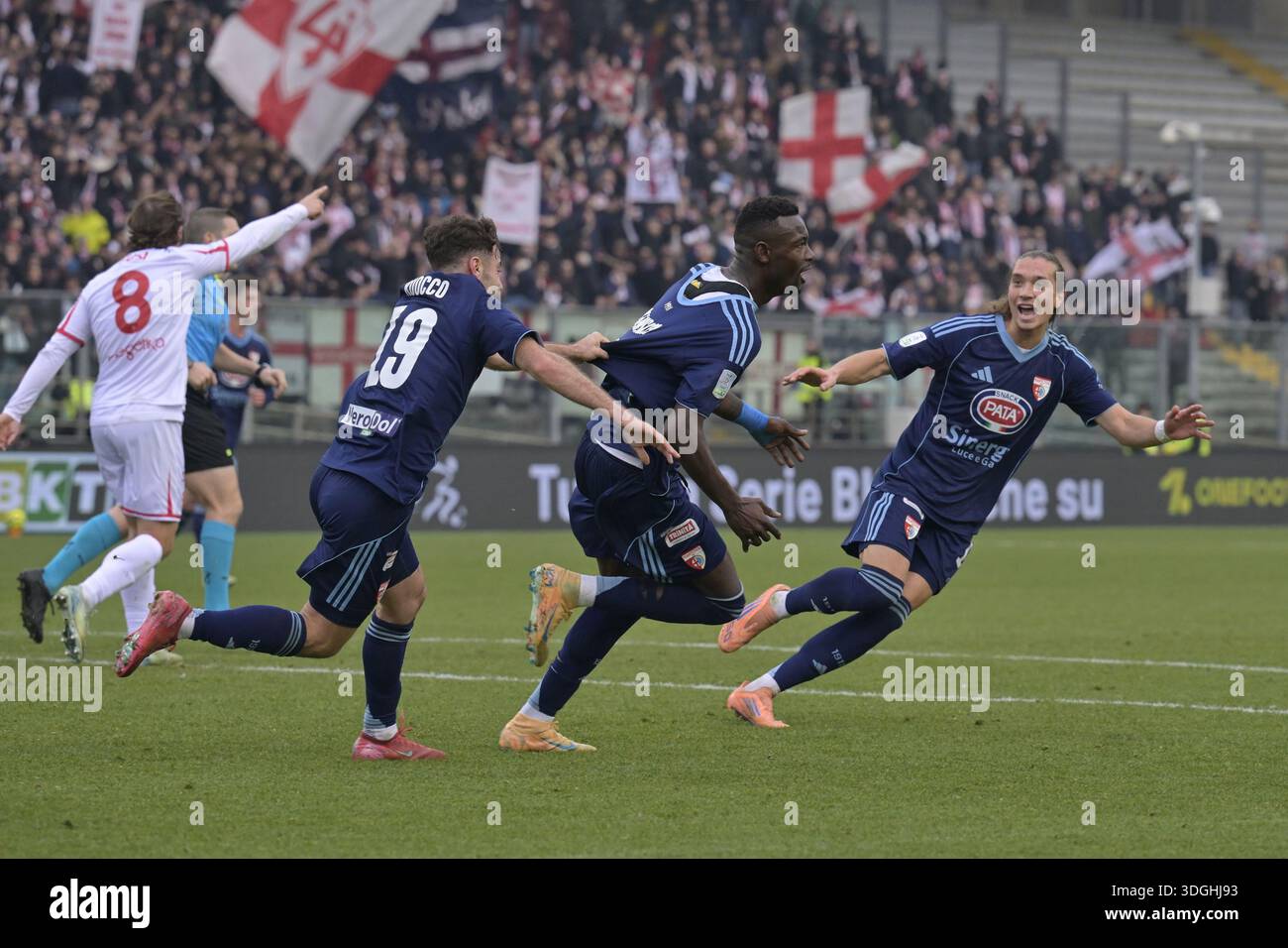 Padova, Italy. 17th Jan, 2026. Davis Mensah (Mantova) celebrates the 0 ...