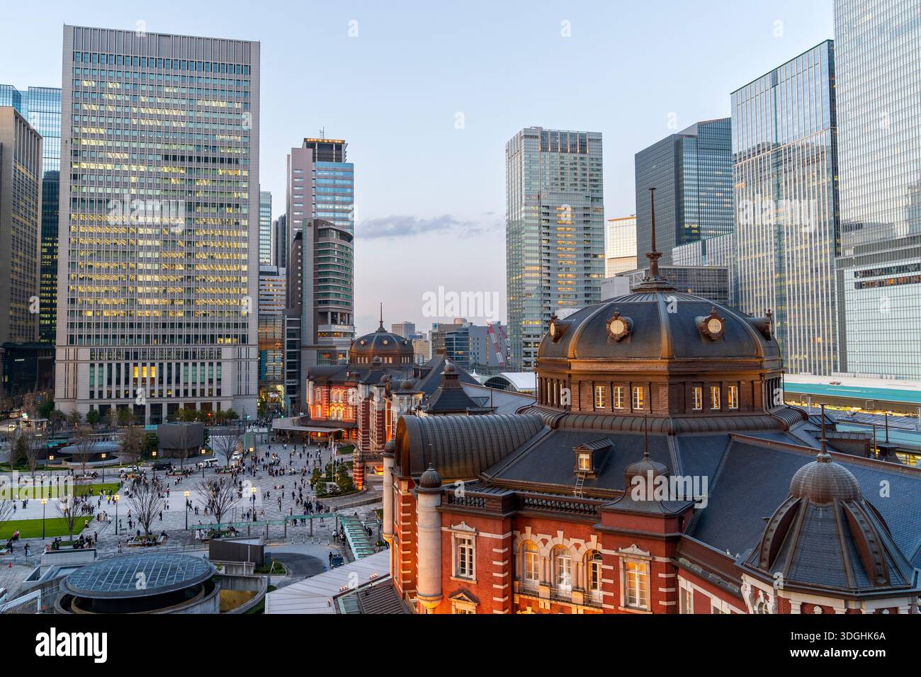 Nissay marunouchi building hi-res stock photography and images - Alamy
