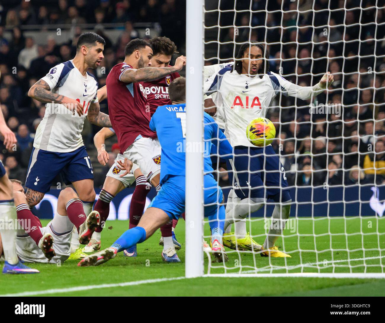 London, UK. 17th Jan, 2026. Tottenham Hotspur v West Ham United ...