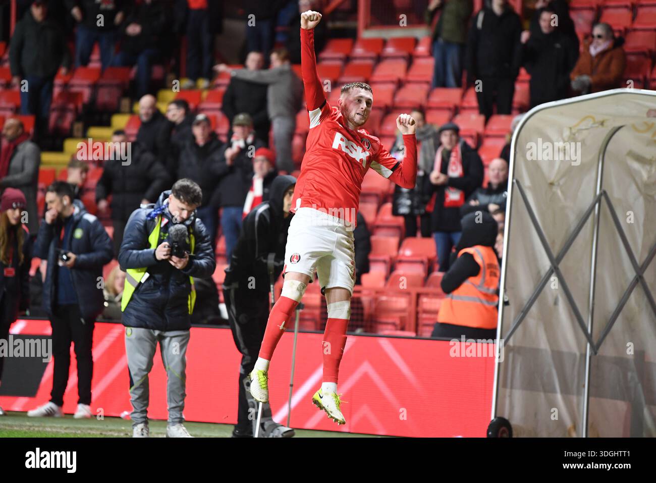London, England. 17th Jan 2026. Sonny Carey celebrates after the Sky ...