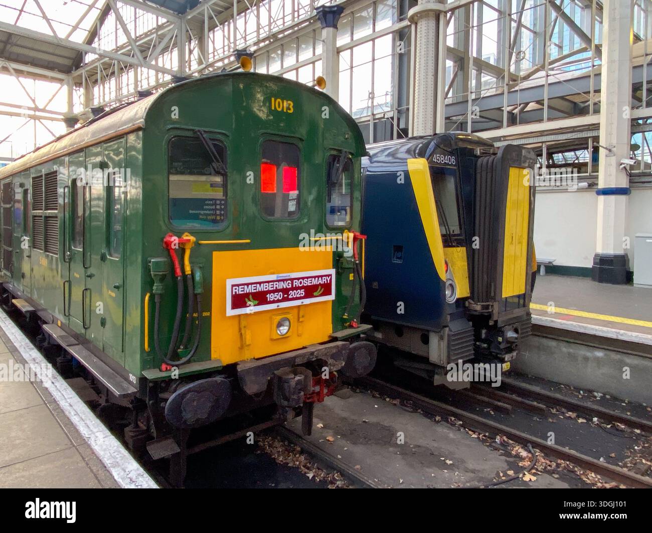 Main train platform classic hi-res stock photography and images - Alamy
