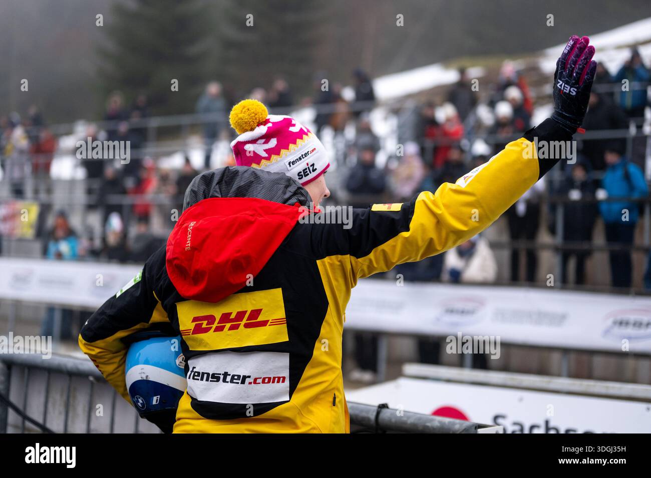 NOLTE Laura (Germany) waves to the fans [supporters], GER, IBSF Bob ...