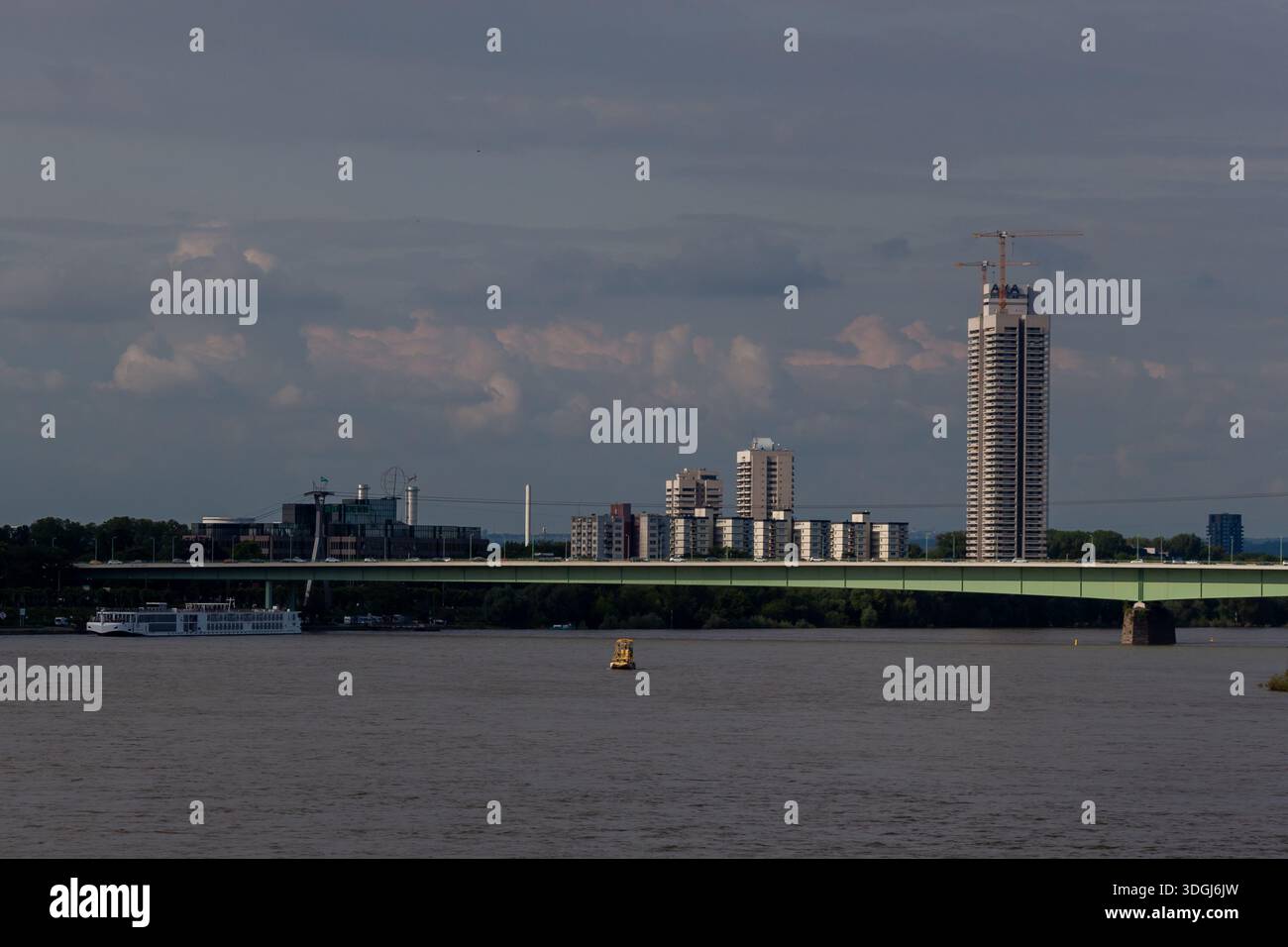 Urban landscape featuring tall hi-res stock photography and images - Alamy