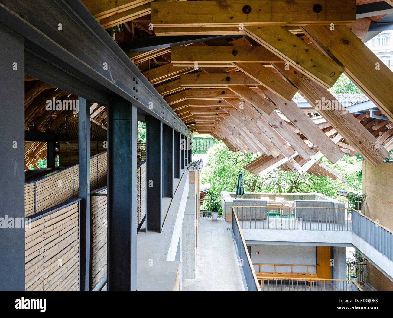 Complex steel truss construction hi-res stock photography and images ...