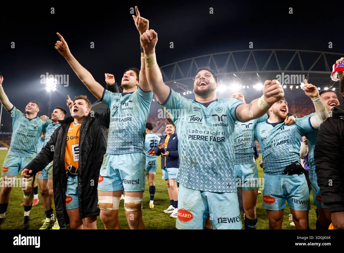 Castres' players celebrate with their fans after the Investec Champions ...