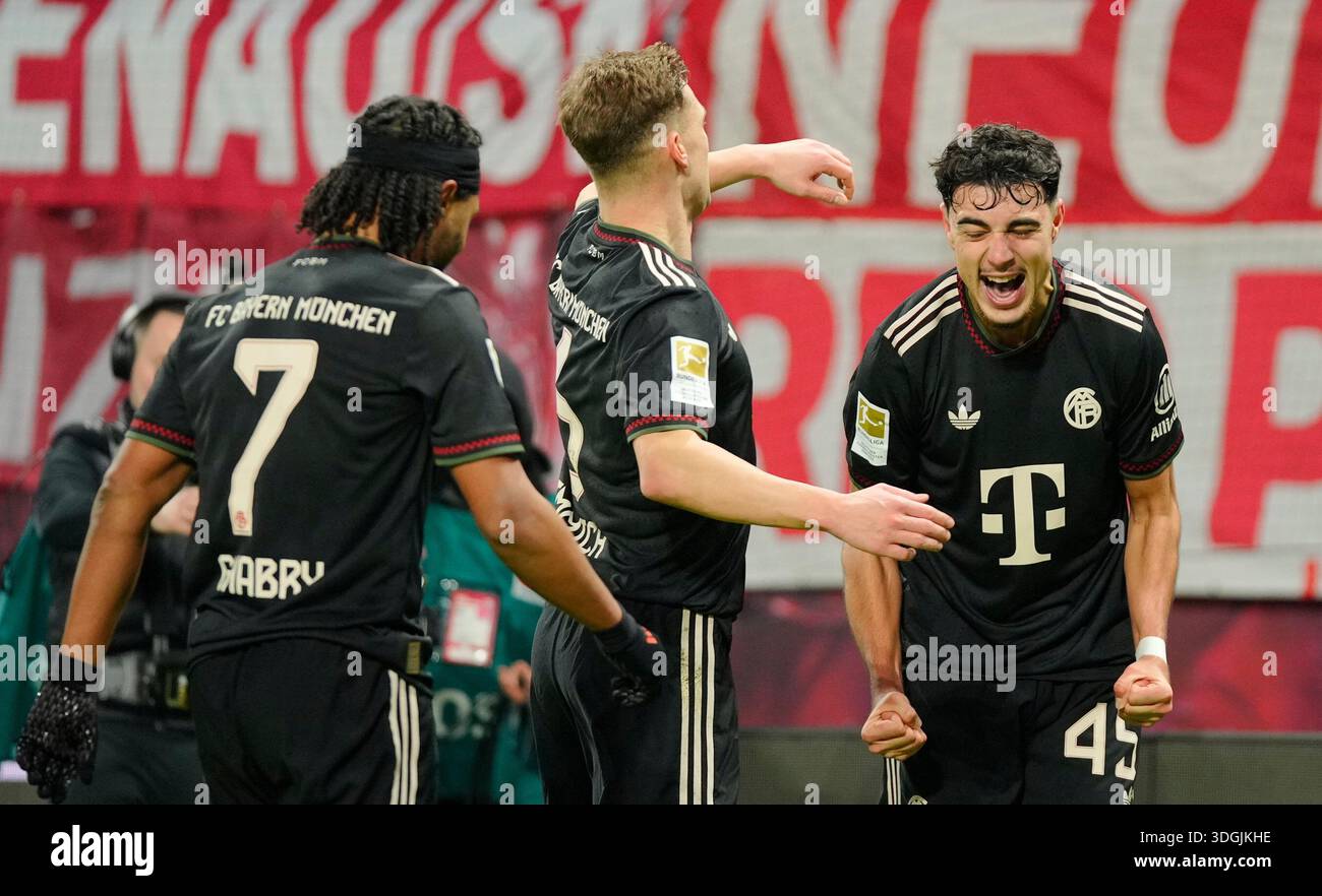 1:4 Goal, celebration, from left Serge Gnabry, Joshua Kimmich, goal ...