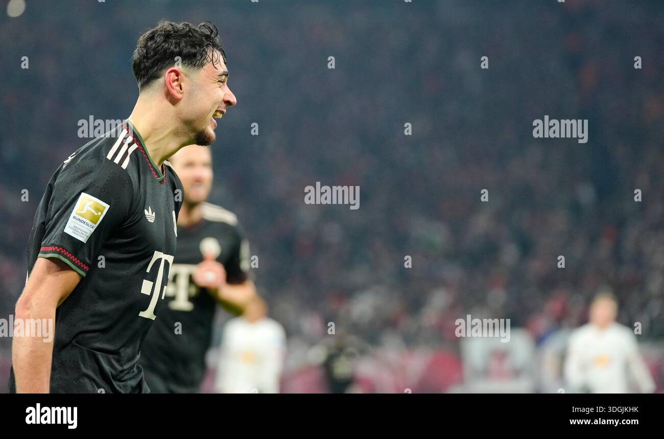 1:4 Goal, celebration, goal scorer Aleksandar Pavlovic (Bayern) Leipzig ...