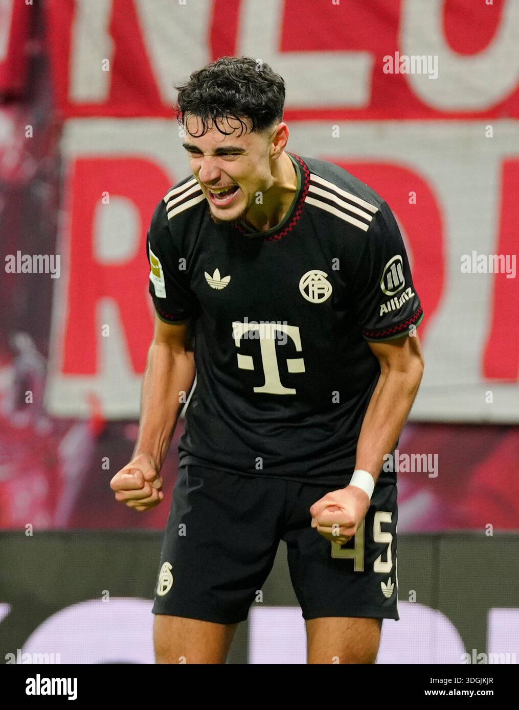 1:4 Goal, celebration, goal scorer Aleksandar Pavlovic (Bayern) Leipzig ...