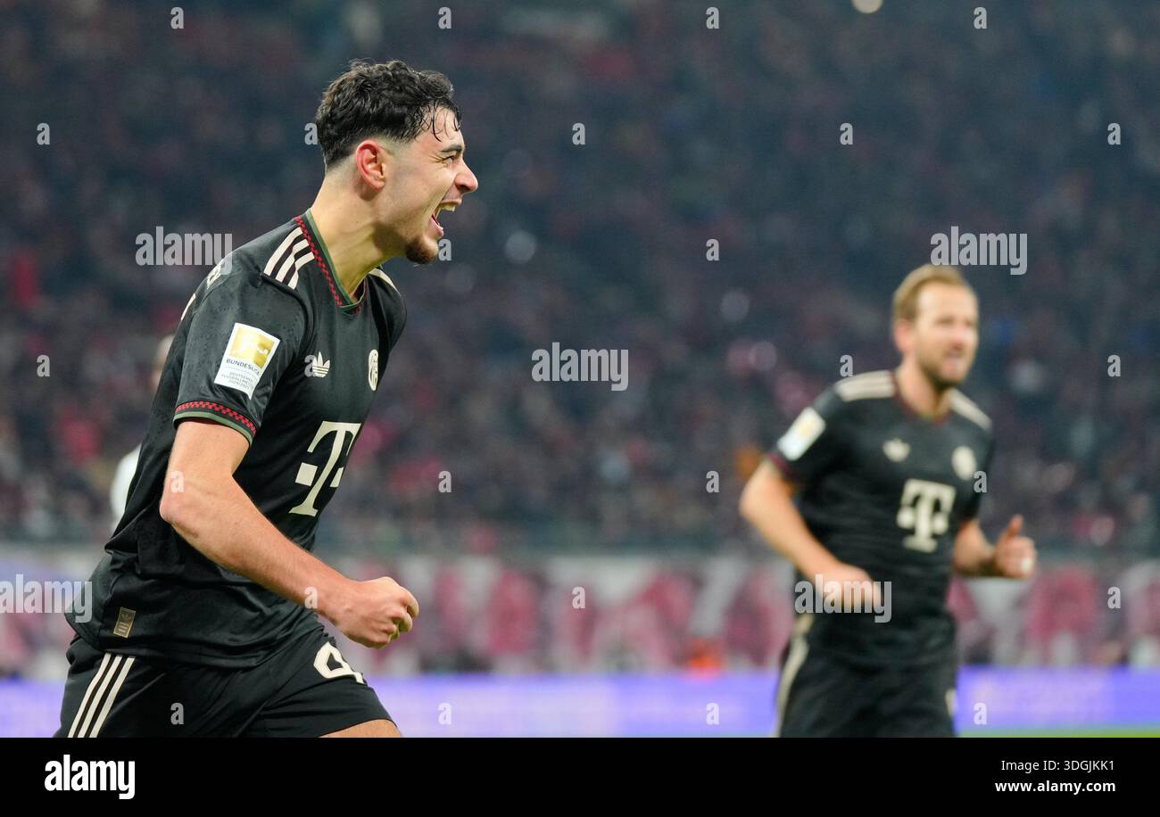 1:4 Goal, celebration, goal scorer Aleksandar Pavlovic (Bayern) Leipzig ...
