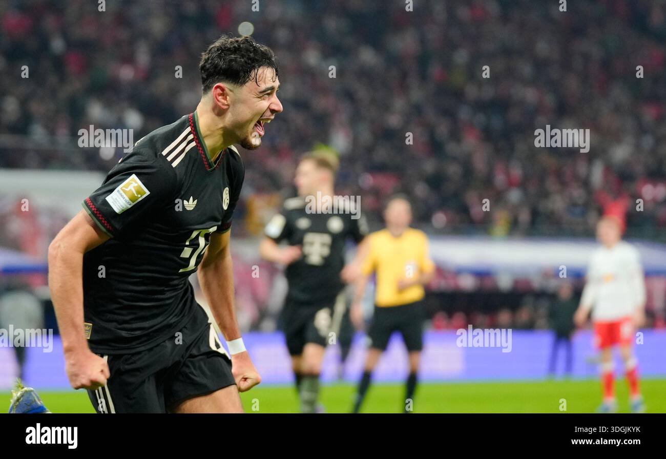 1:4 Goal, celebration, goal scorer Aleksandar Pavlovic (Bayern) Leipzig ...