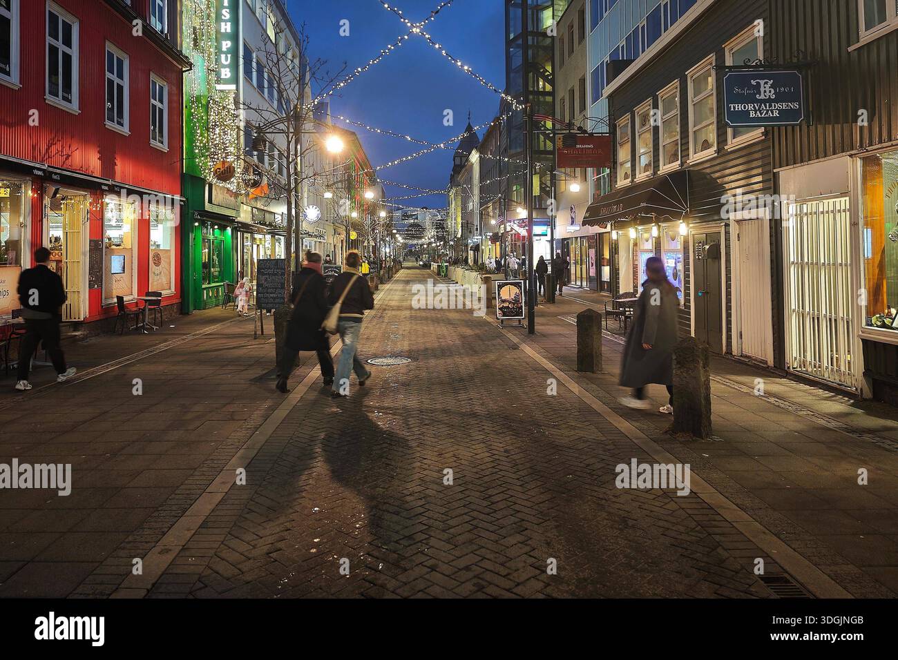 Reykjavik, Island, 17.01.2026: Fußgängerzone Austurstraeti in der ...