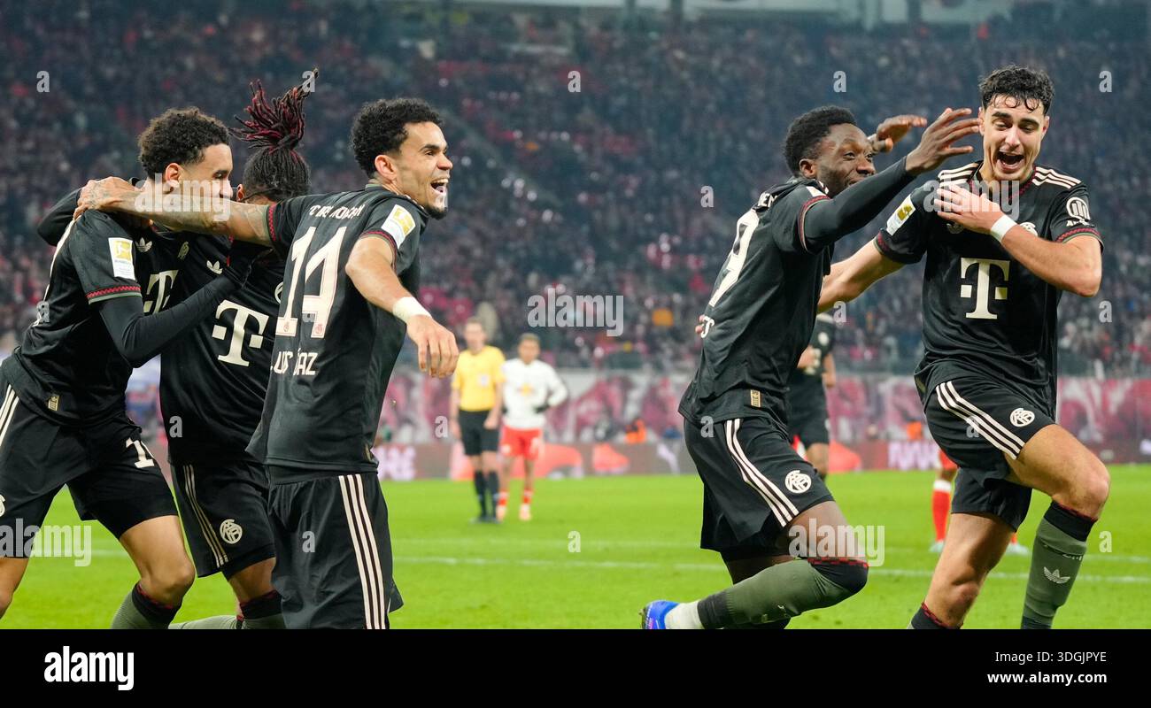 1:5 Goal, celebration, from the left Jamal Musiala, goal scorer Michael ...