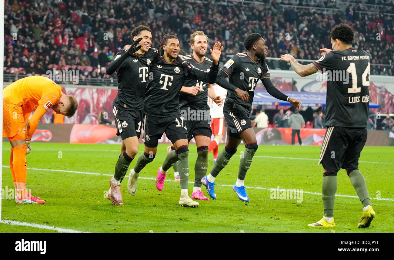 1:5 Goal, celebration, from left: goalkeeper Peter Gulacsi (Leipzig ...