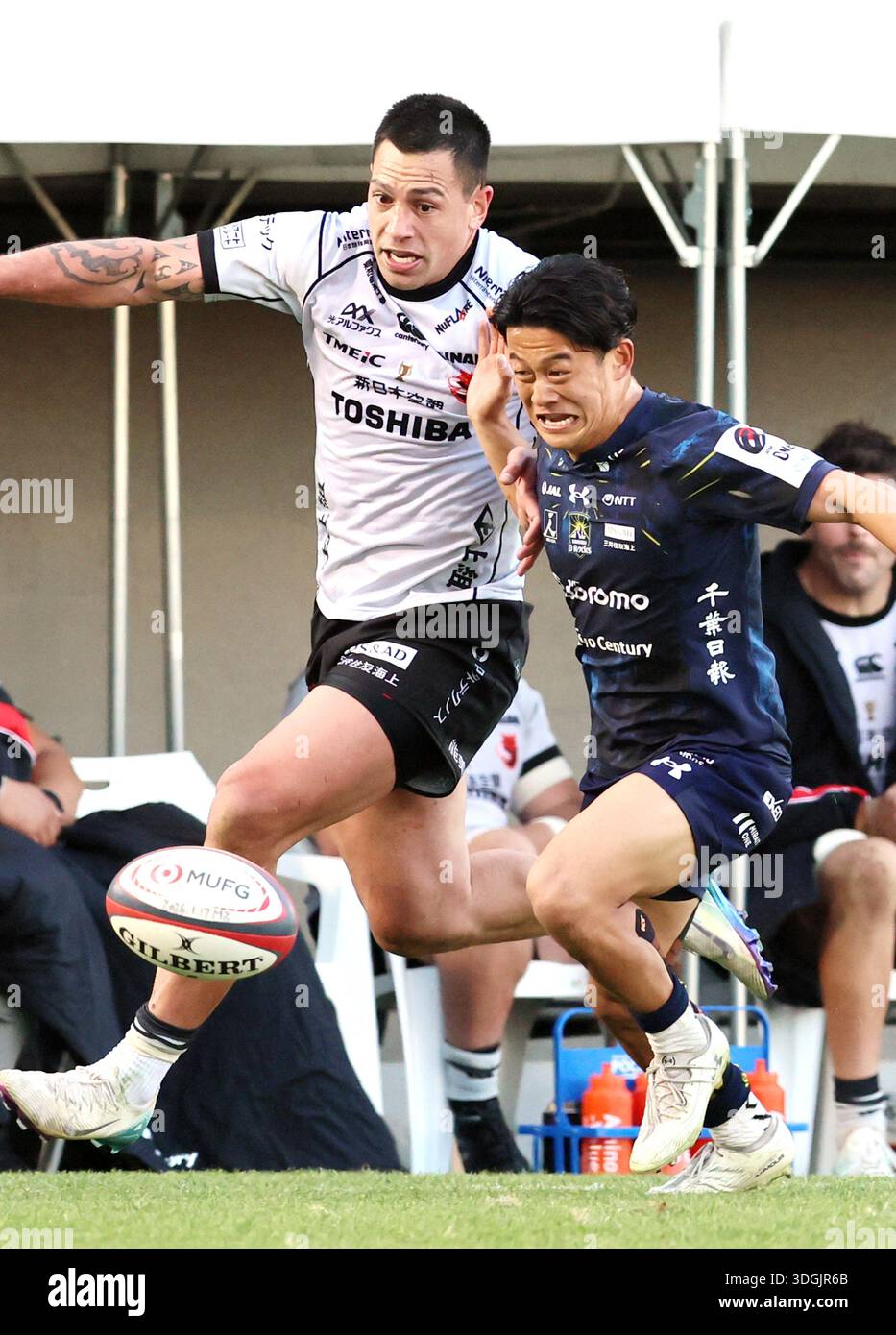 Tokyo, Japan. 17th Jan, 2026. Toshiba Brave Lupus Tokyo center Rob ...