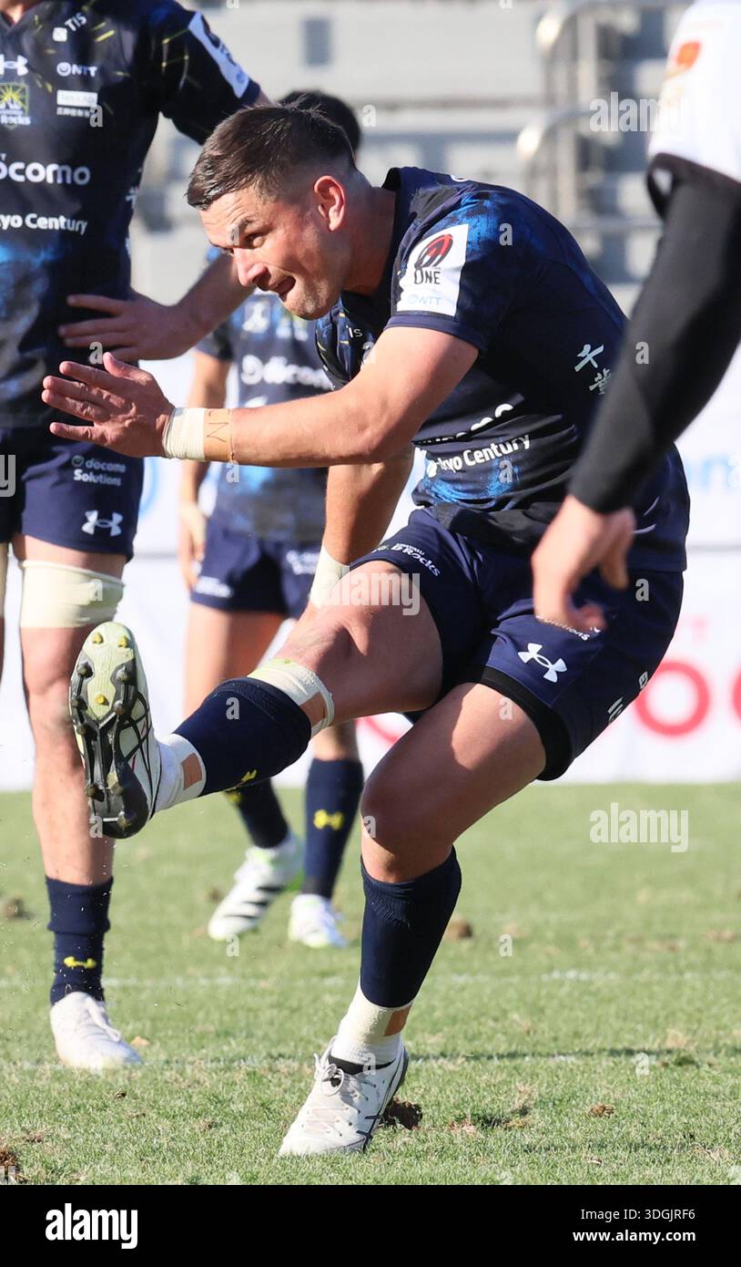 Tokyo, Japan. 17th Jan, 2026. Urayasu D-Rocks fly half Otere Black ...